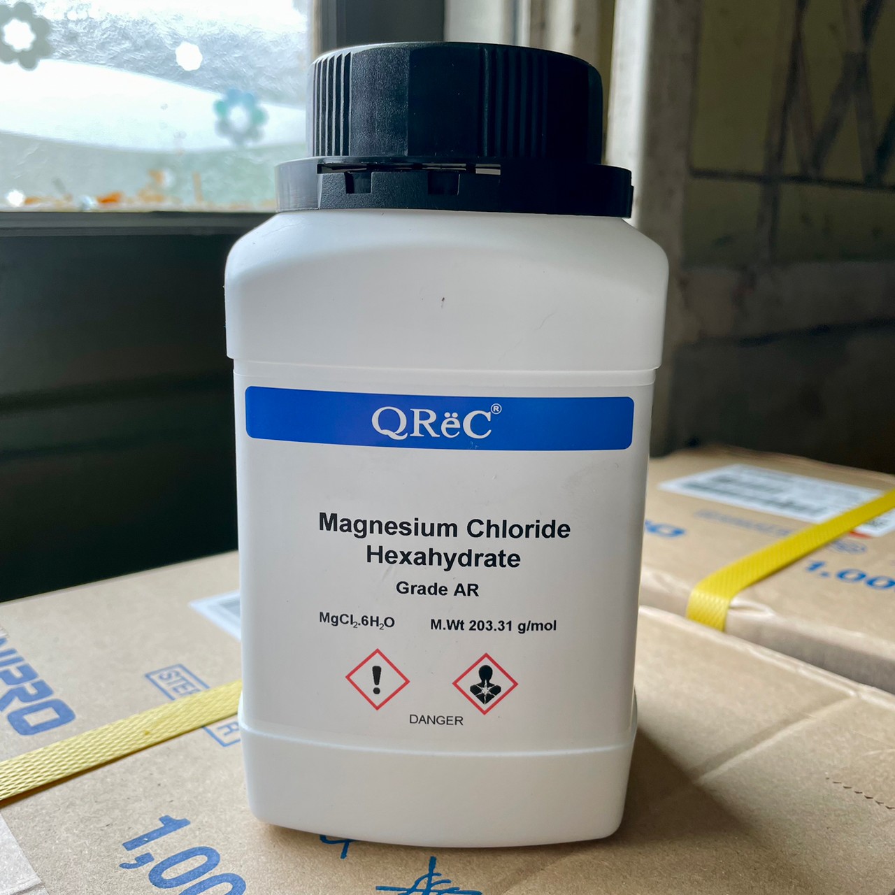 Magnesium Chloride-6-hydrate 500gm.Qrec แมกนีเซียม คลอไรด์ - Earth Chemelab